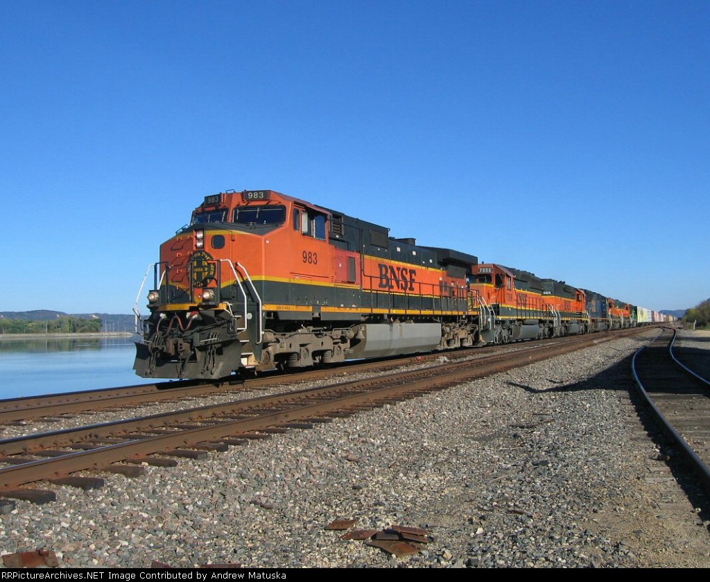 BNSF 983